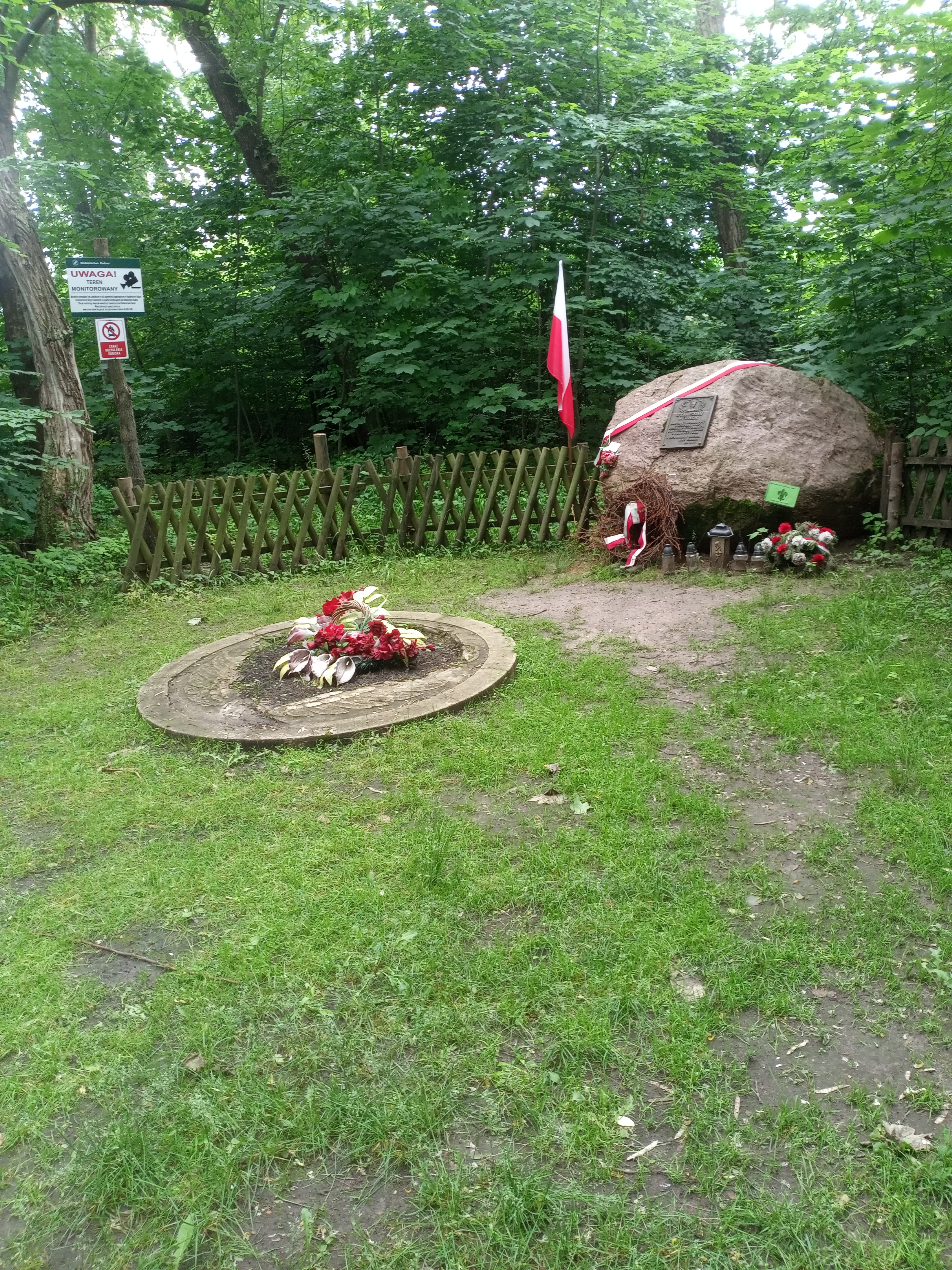 Pomnik i tablica pamięci Stanisława Wernera – Czerwony Goździk